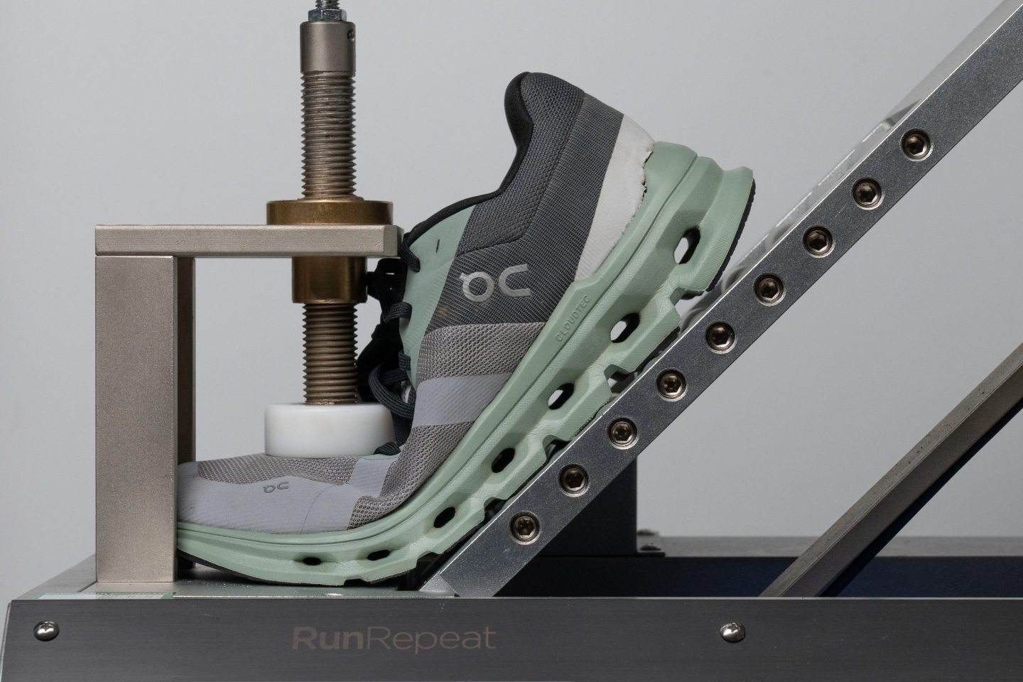 Cut in half: On Cloudrunner Review | RunRepeat