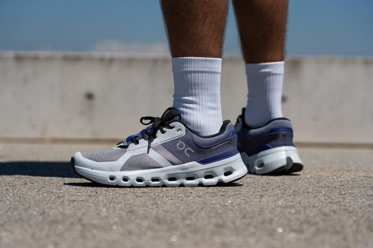 Cortadas por la mitad: Análisis y review de las On Cloudrunner 2 (2024) | RunRepeat