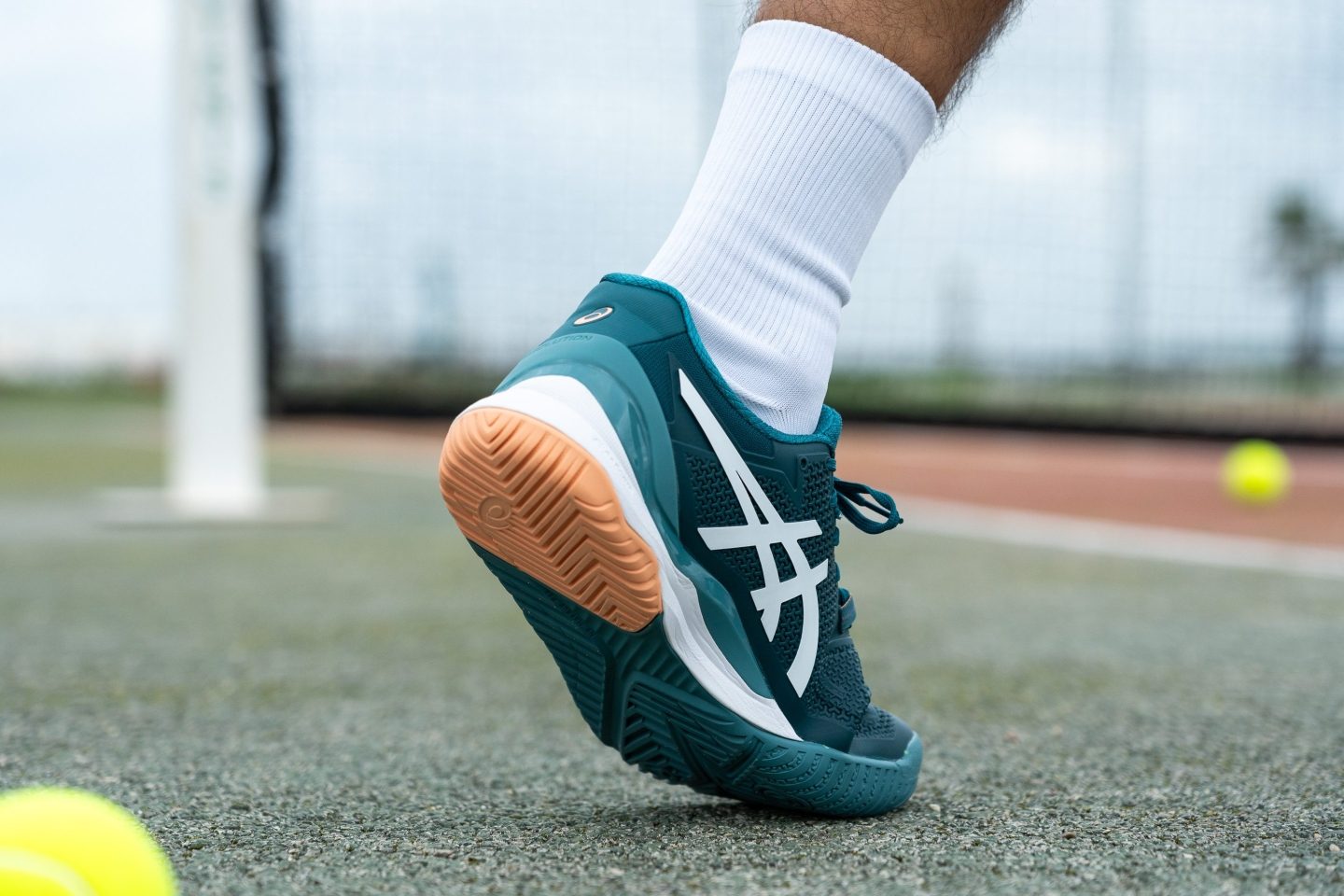 Cut in half: ASICS Gel Resolution 8 Review (2024) | RunRepeat
