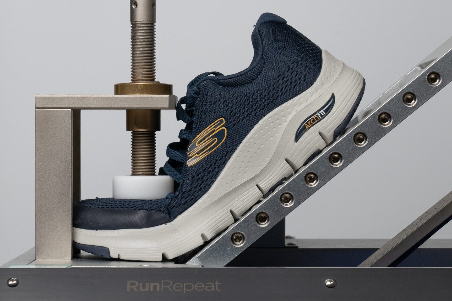 Cut in half: Skechers Arch Fit Review | RunRepeat