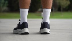 Cut in half: Skechers Arch Fit Review | RunRepeat