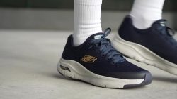 Cut in half: Skechers Arch Fit Review | RunRepeat