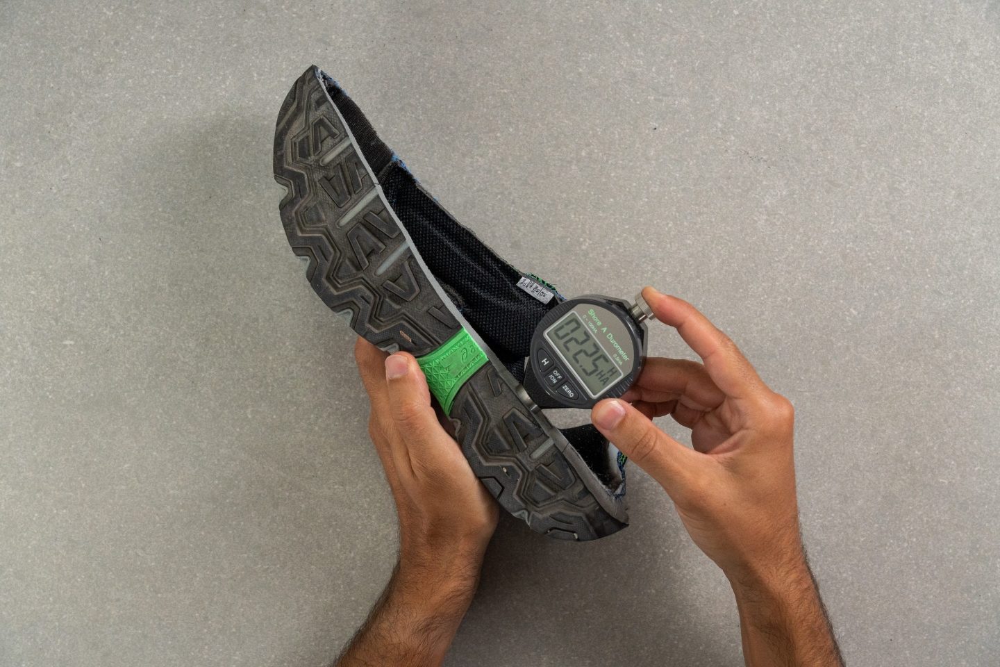 Cut in half: ASICS Gel Venture 8 Review | RunRepeat