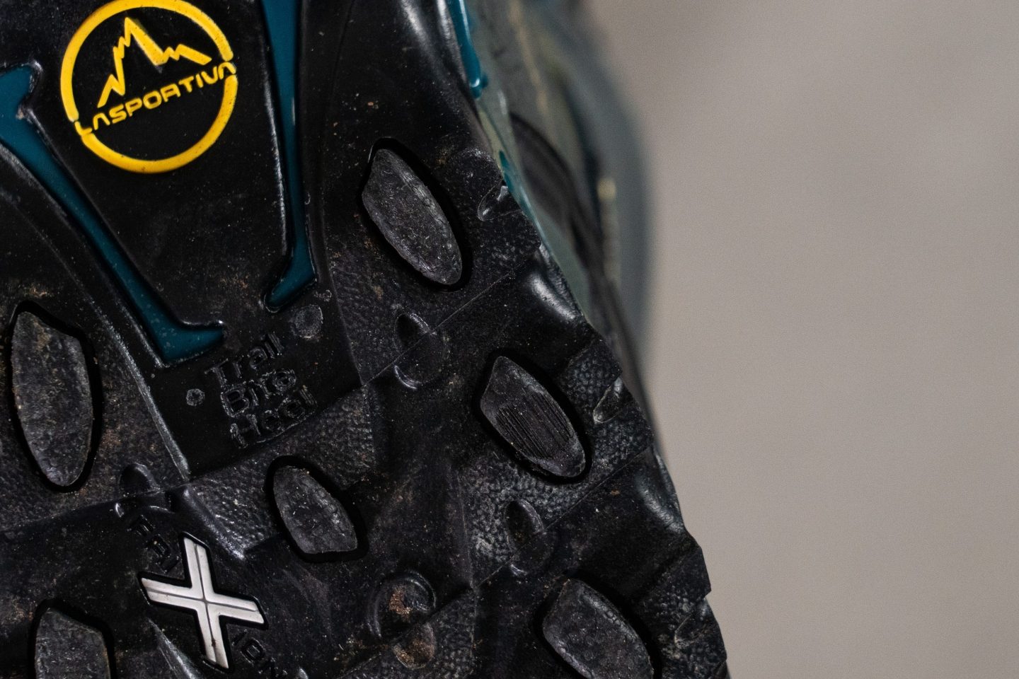 Cut in half: La Sportiva Ultra Raptor II Mid GTX Review (2023) | RunRepeat