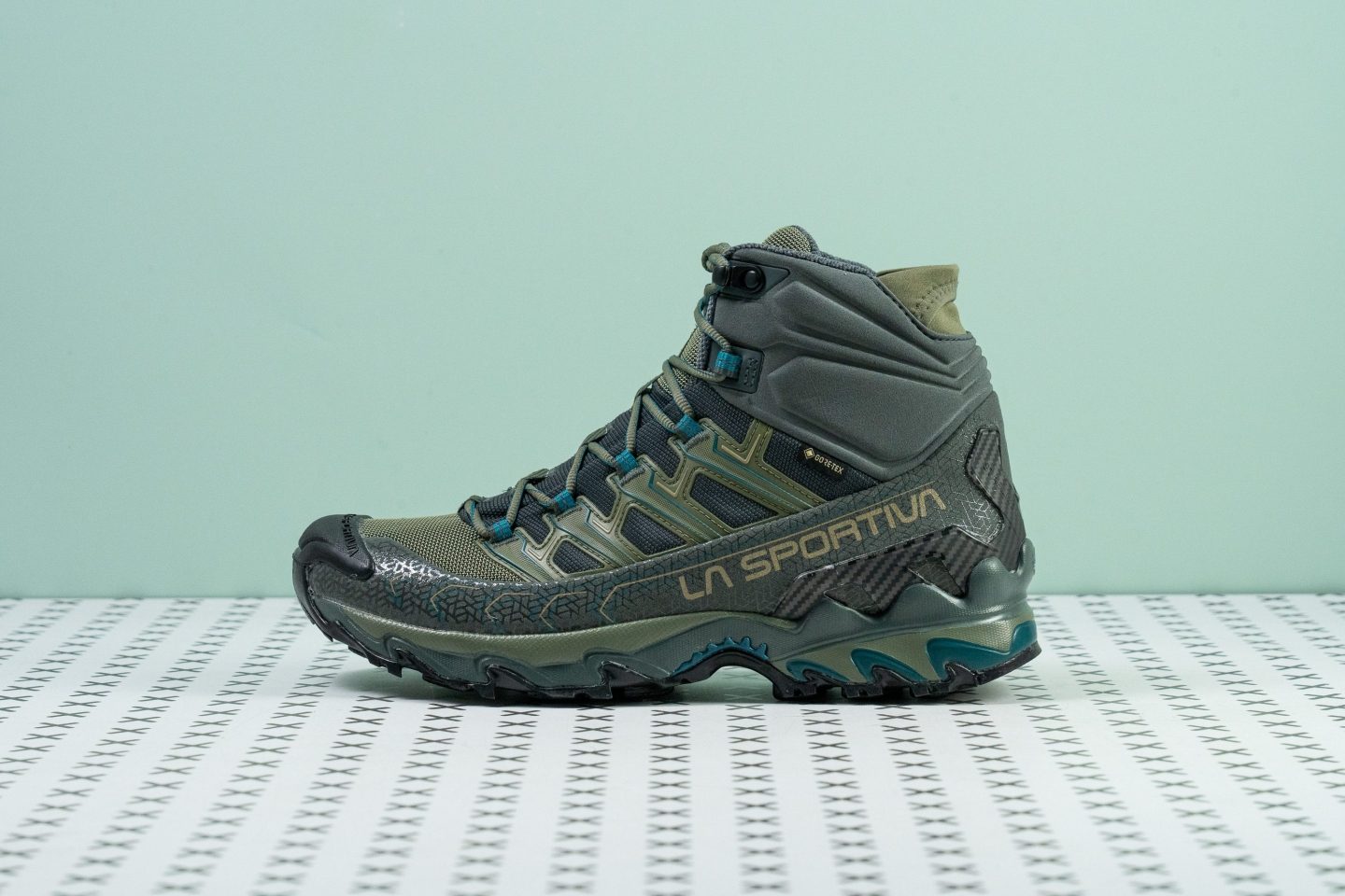 Cut in half: La Sportiva Ultra Raptor II Mid GTX Review | RunRepeat