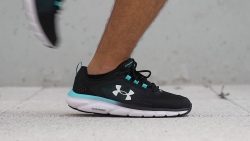 Cut in half: Under Armour Charged Assert 9 Review | RunRepeat