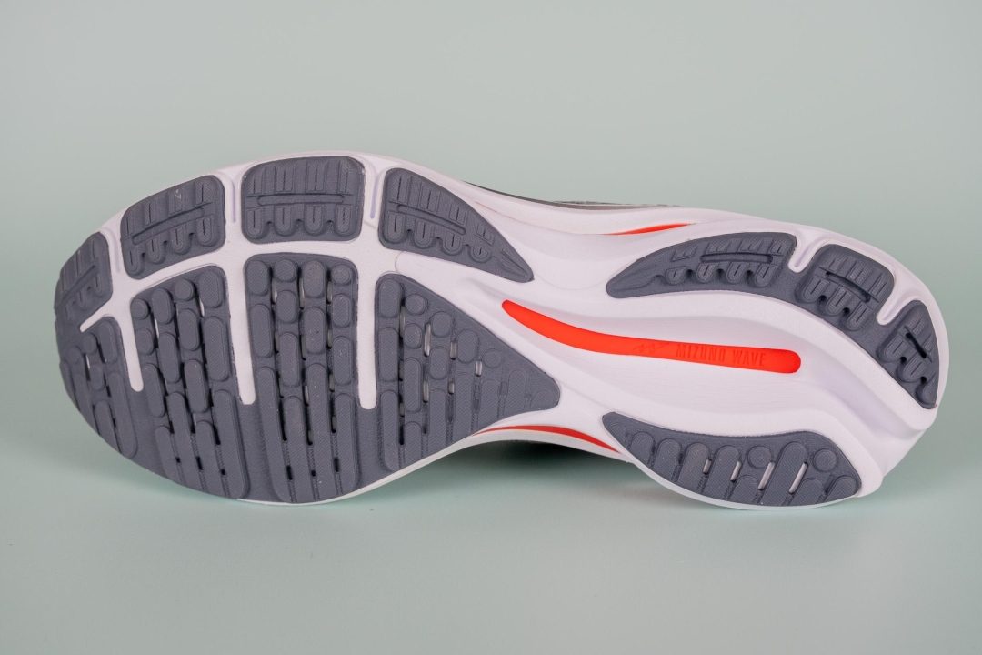 Cut in half: Mizuno Wave Rider 25 Review | RunRepeat