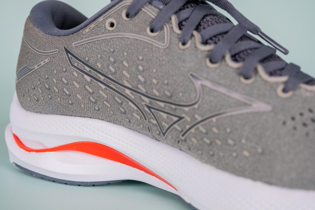 Cut in half: Mizuno Wave Rider 25 Review | RunRepeat