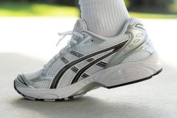 7 Best Trainers For Flat Feet in 2025 | RunRepeat