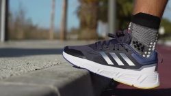 Cortadas por la mitad: Análisis y review de las Adidas Questar | RunRepeat