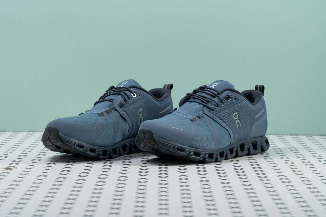 Cut in half: On Cloud 5 Waterproof Review | RunRepeat