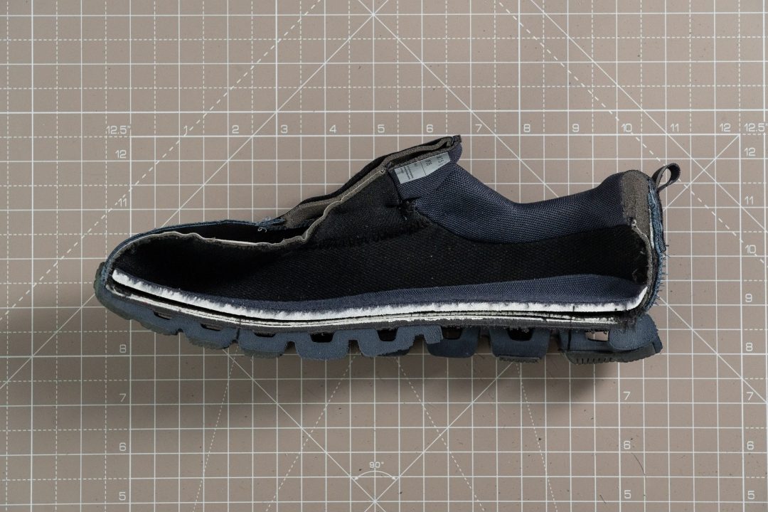 Cut in half: On Cloud 5 Waterproof Review | RunRepeat