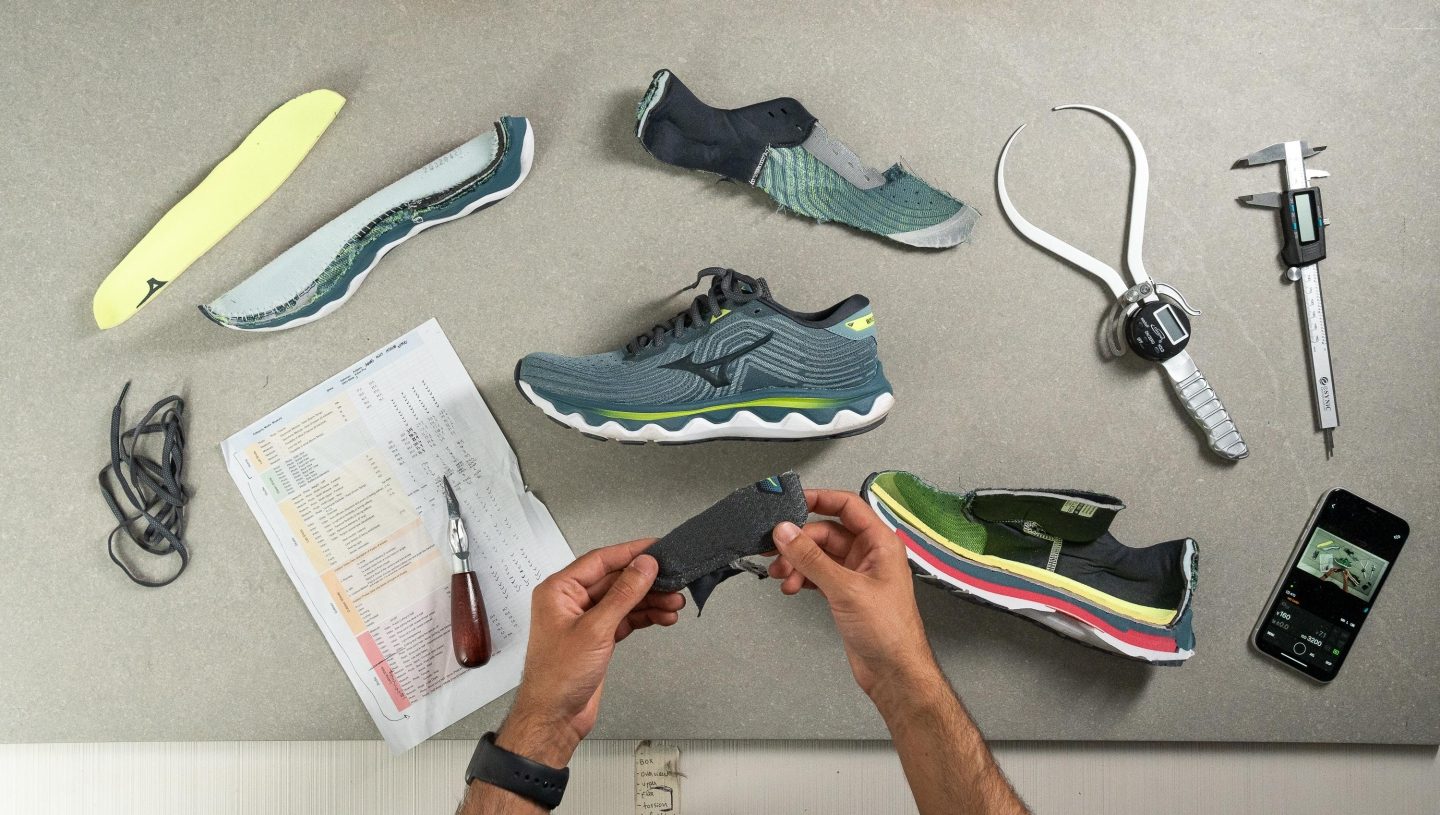Cut in half: Mizuno Wave Horizon 6 Review | RunRepeat