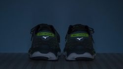Cut in half: Mizuno Wave Horizon 6 Review | RunRepeat