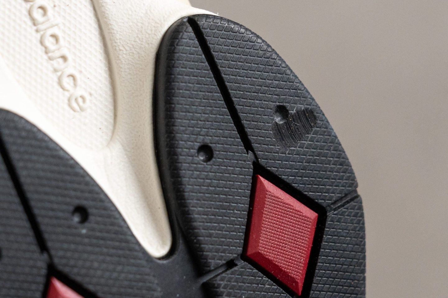 Cortadas por la mitad: Análisis y review de las New Balance 9060 ...