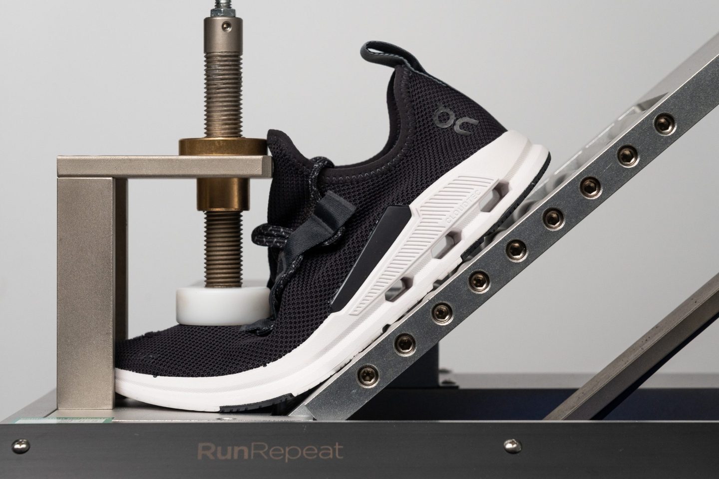 Cut in half: On Cloudeasy Review | RunRepeat