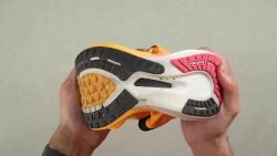Cut in half: PUMA Deviate Nitro 2 Review | RunRepeat
