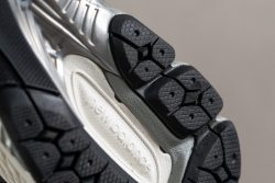 Cut in half: New Balance 1906R Review | RunRepeat