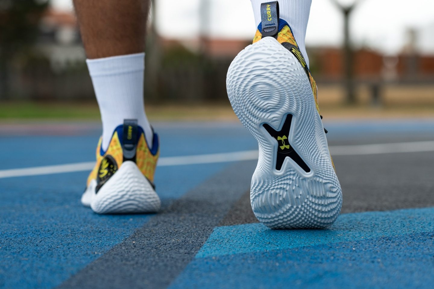 Cut in half: Under Armour Curry Flow 10 Review | RunRepeat