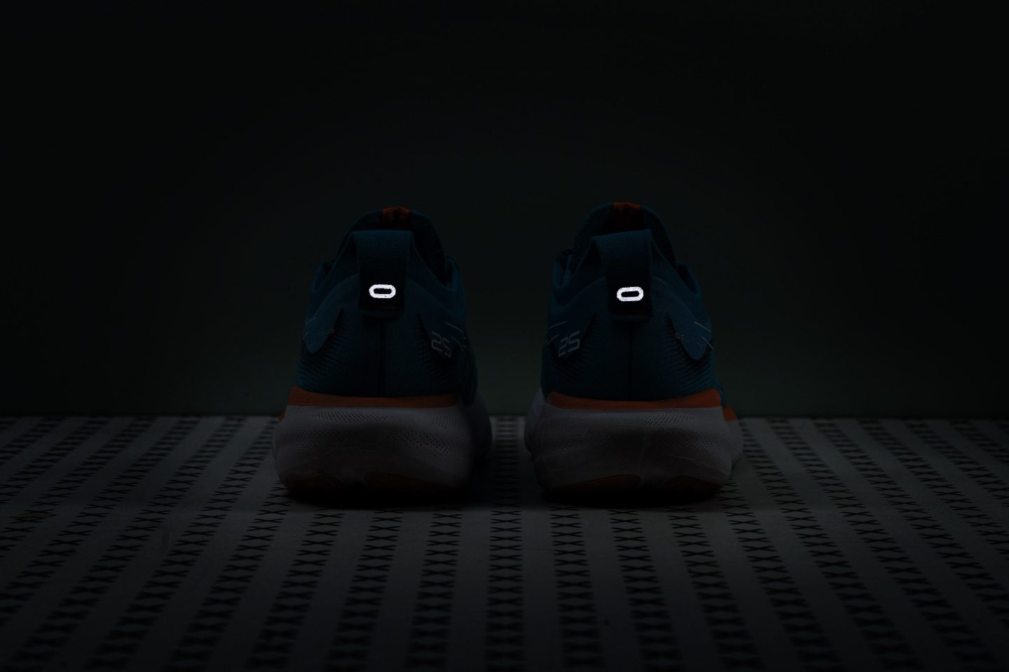 Cut in half: ASICS Gel Nimbus 25 Review | RunRepeat