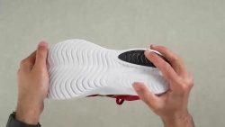 Cut in half: Saucony Kinvara 14 Review | RunRepeat