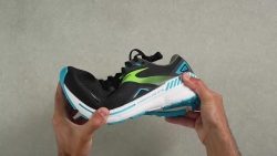 7 Best Running Shoes For Overpronation in 2024 | RunRepeat