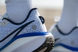 Cortadas por la mitad: Análisis y review de las Nike Vomero 17 (2024) | RunRepeat