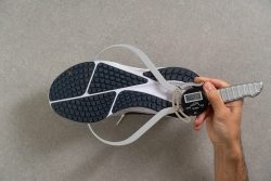Cortadas por la mitad: Análisis y review de las Nike Vomero 17 (2024) | RunRepeat