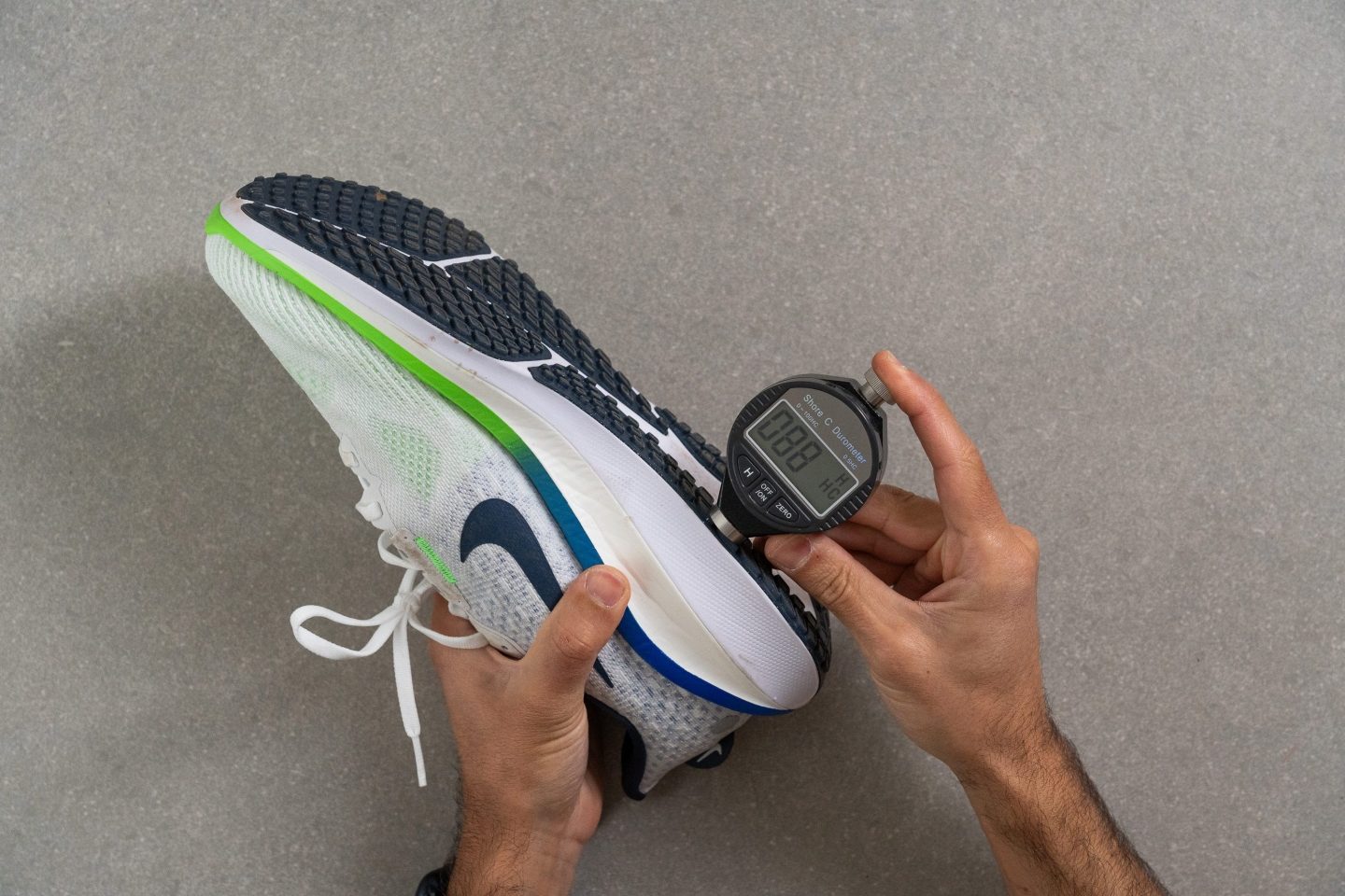 Cortadas por la mitad: Análisis y review de las Nike Vomero 17 (2024) | RunRepeat