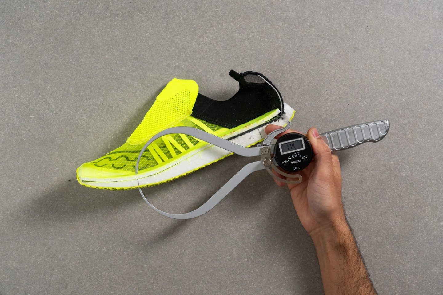 Cut in half: Saucony Sinister Review | RunRepeat