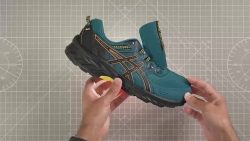 Cut in half: ASICS Gel Venture 9 Review | RunRepeat