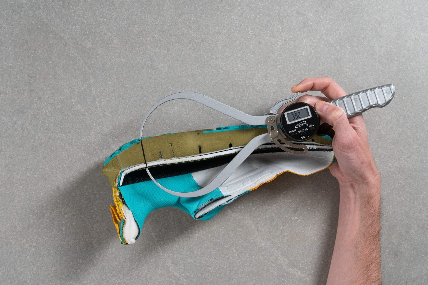 Cut in half: Hoka Challenger 7 GTX Review (2024) | RunRepeat