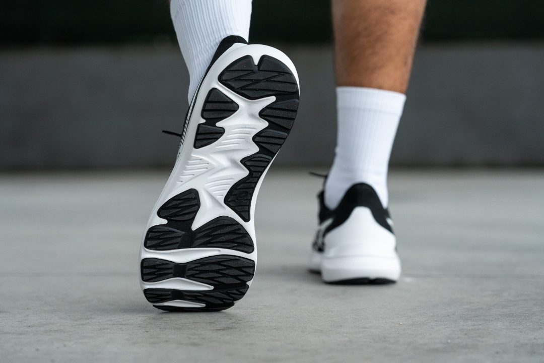 Cut in half: ASICS Jolt 4 Review (2024) | RunRepeat