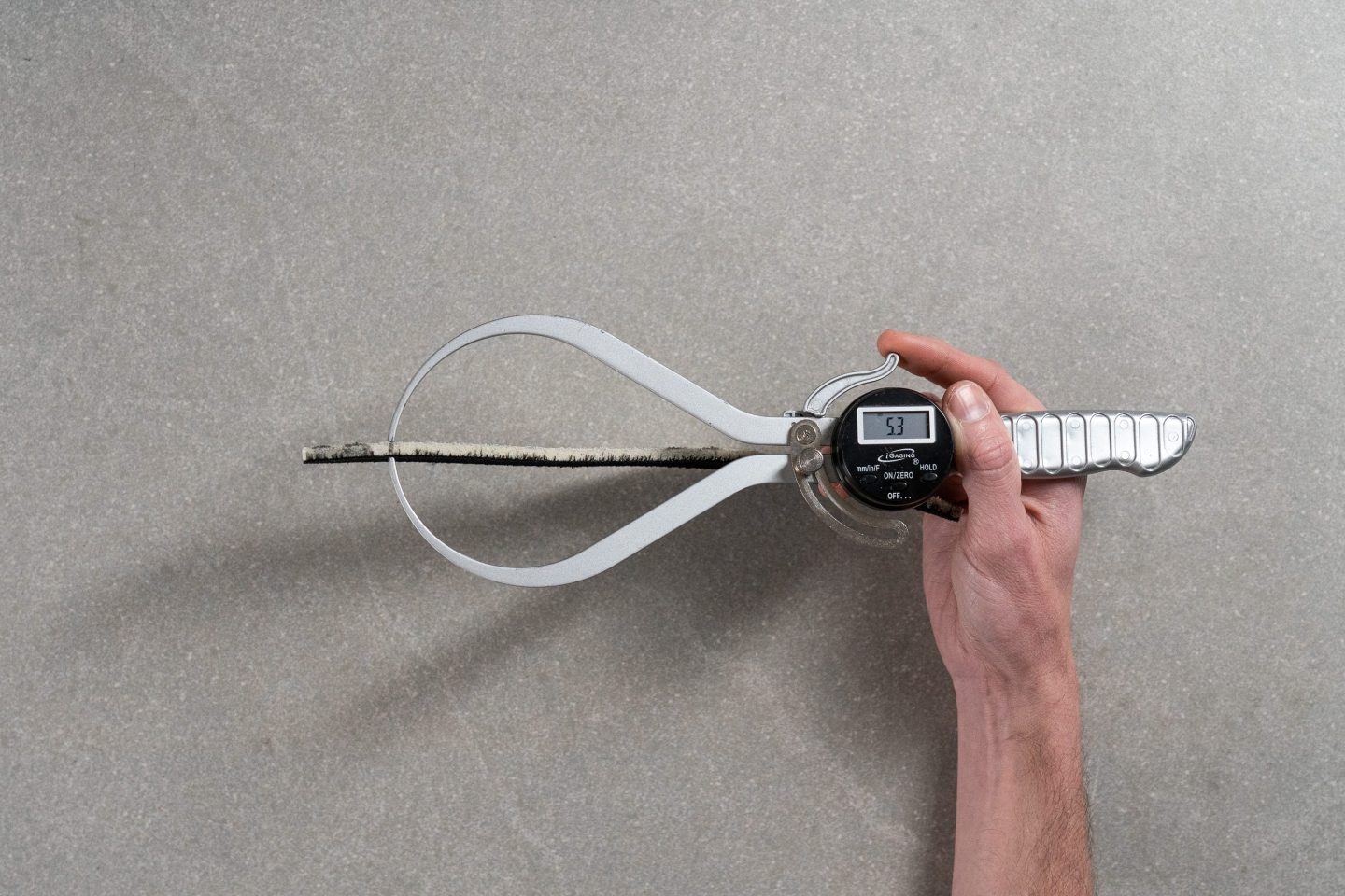 Cut in half: ASICS Jolt 4 Review (2024) | RunRepeat