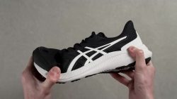 Cut in half: ASICS Jolt 4 Review (2024) | RunRepeat