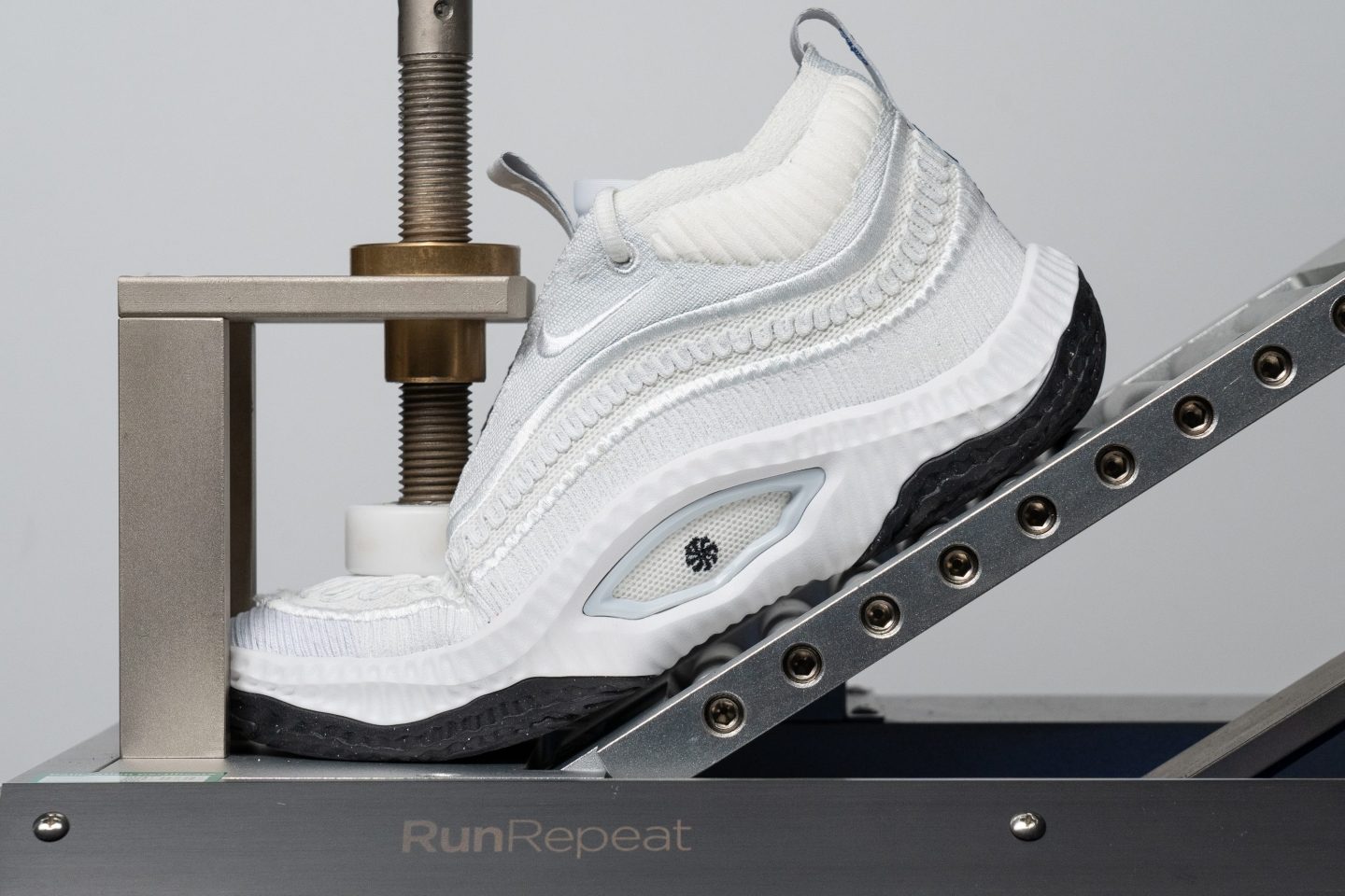 Cut in half: Nike Cosmic Unity 3 Review | RunRepeat