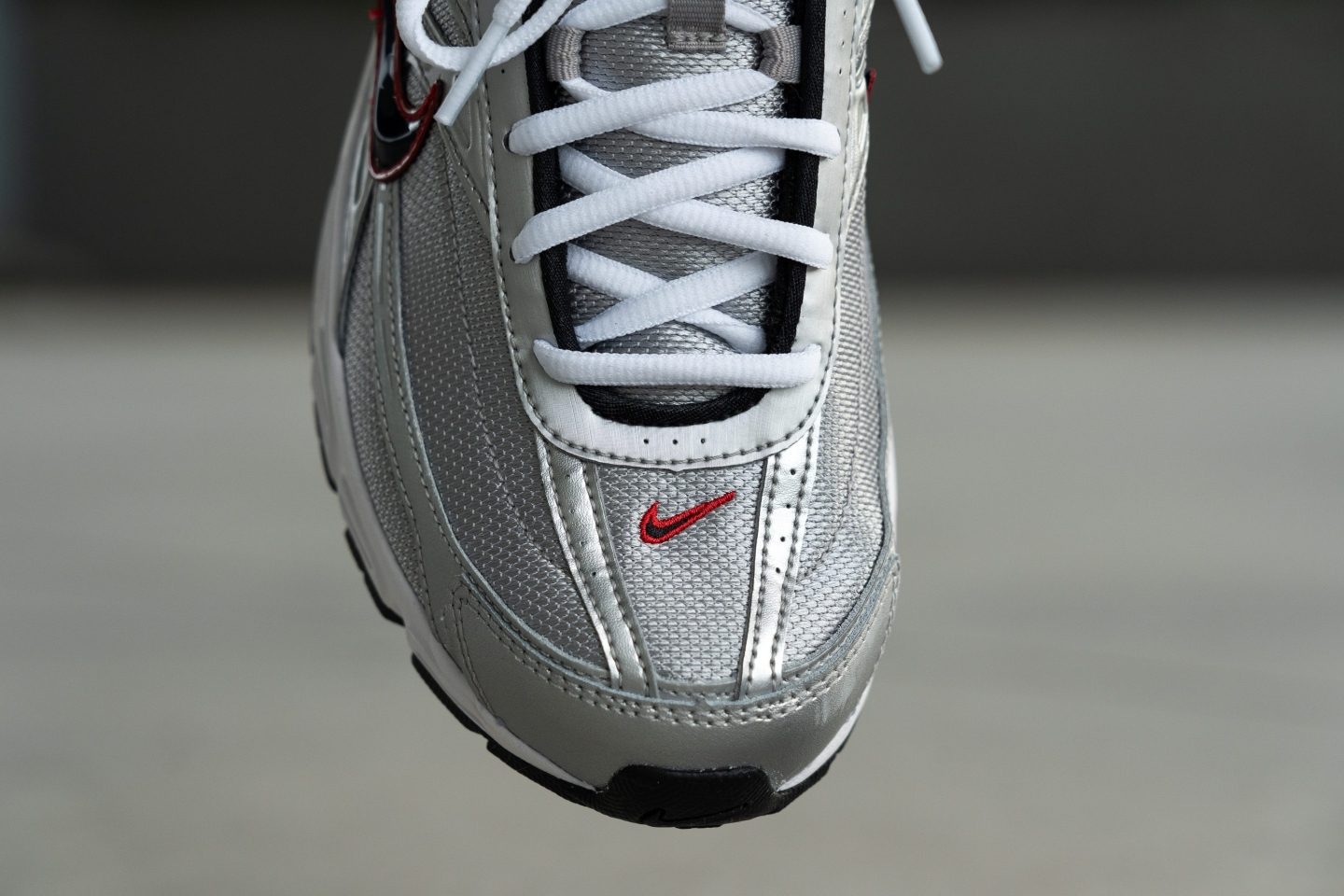Cortadas por la mitad: Análisis y review de las Nike Initiator (2024 ...