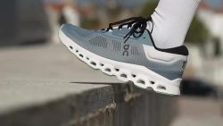 Cut in half: On Cloudstratus 3 Review | RunRepeat