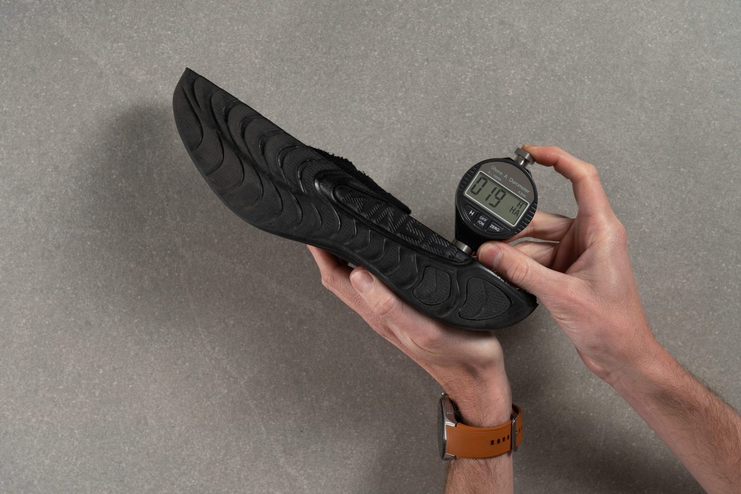 Cut in half: ASICS Gel Kinsei Max Review (2025) | RunRepeat