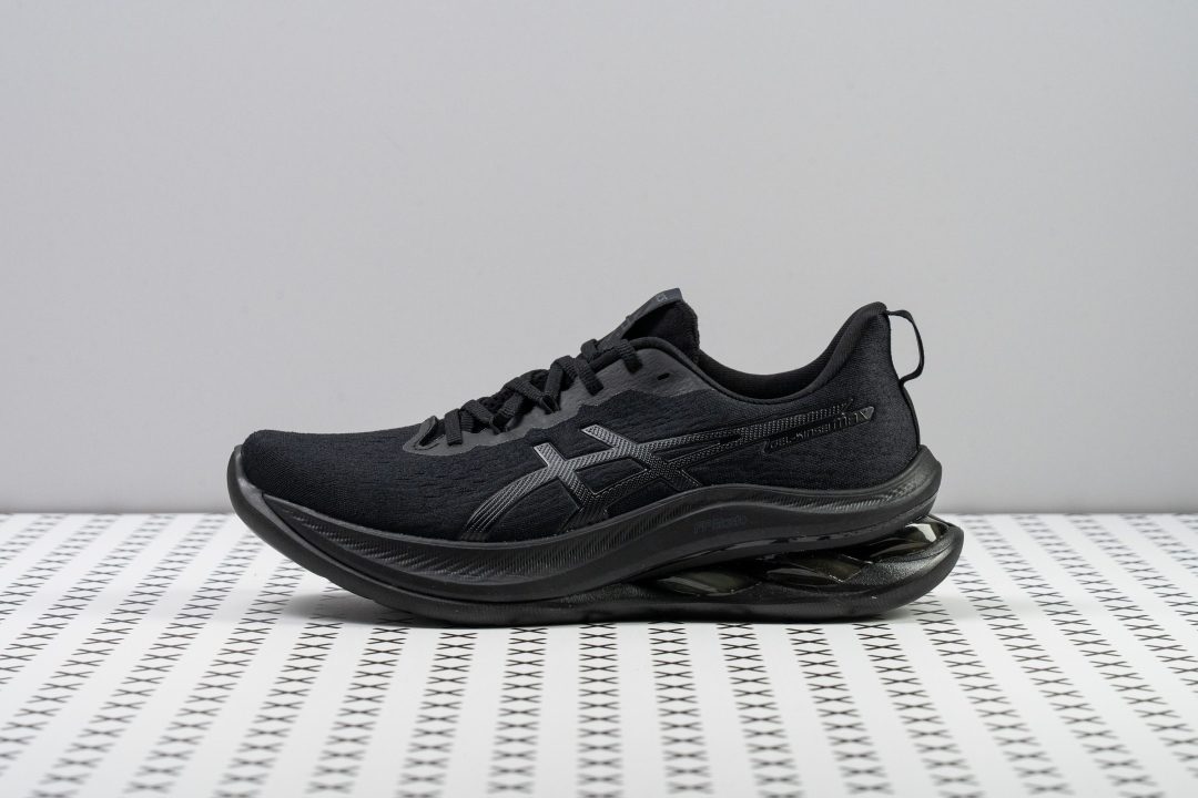 Cut in half: ASICS Gel Kinsei Max Review (2025) | RunRepeat