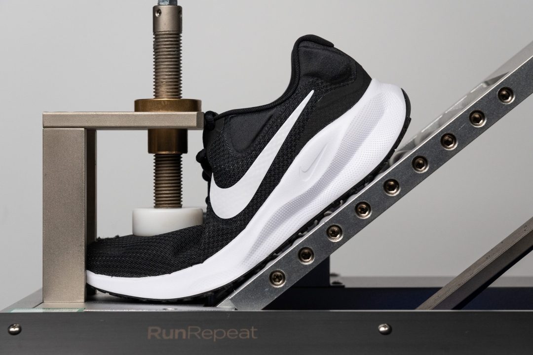 Cut in half: Nike Revolution 7 Review | RunRepeat