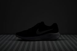 Cut in half: Nike Revolution 7 Review | RunRepeat