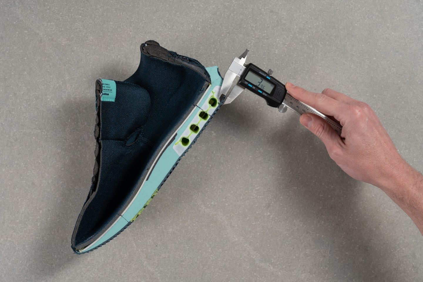 Cortadas por la mitad: Análisis y review de las Nike LeBron Witness 8 ...