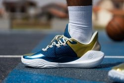 Cut in half: Under Armour Curry 11 Review (2024) | RunRepeat