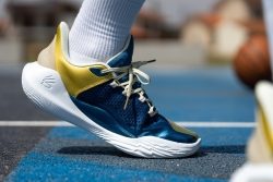 Cut in half: Under Armour Curry 11 Review (2024) | RunRepeat