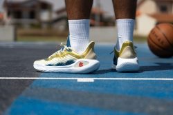 Cut in half: Under Armour Curry 11 Review | RunRepeat
