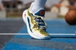 Cut in half: Under Armour Curry 11 Review (2024) | RunRepeat