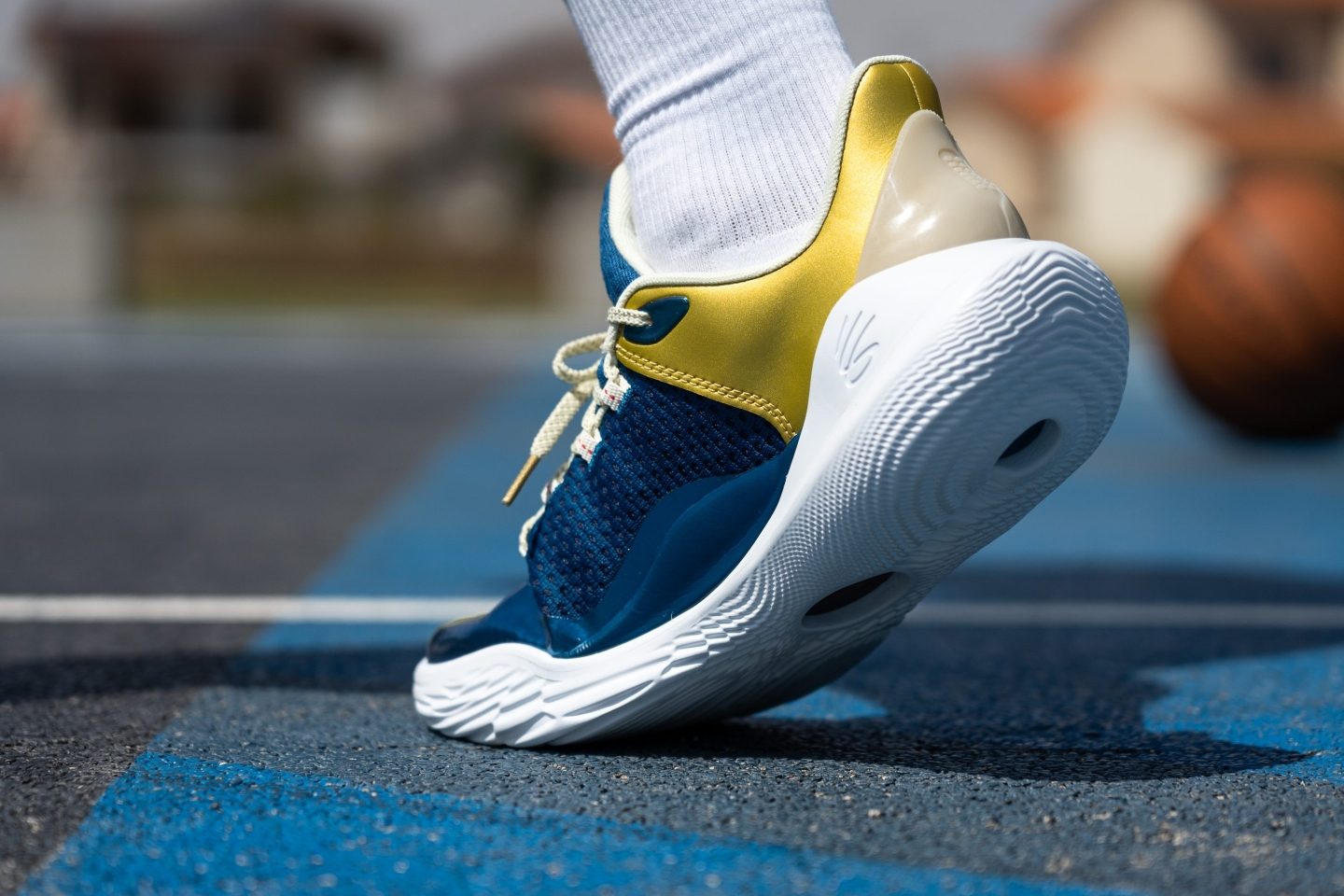 Cut in half: Under Armour Curry 11 Review (2024) | RunRepeat