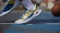 Cut in half: Under Armour Curry 11 Review | RunRepeat