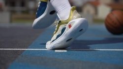 Cut in half: Under Armour Curry 11 Review (2024) | RunRepeat